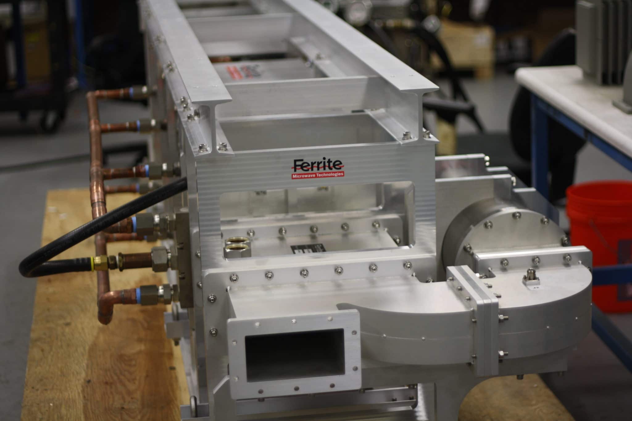 4-Port Differential Phase Shift Microwave Circulators | Ferrite Microwave